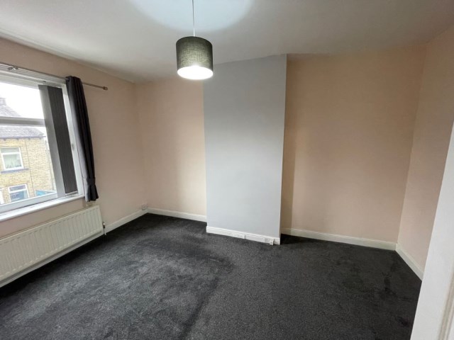 2 Bed house in Lee Mount: Halifax